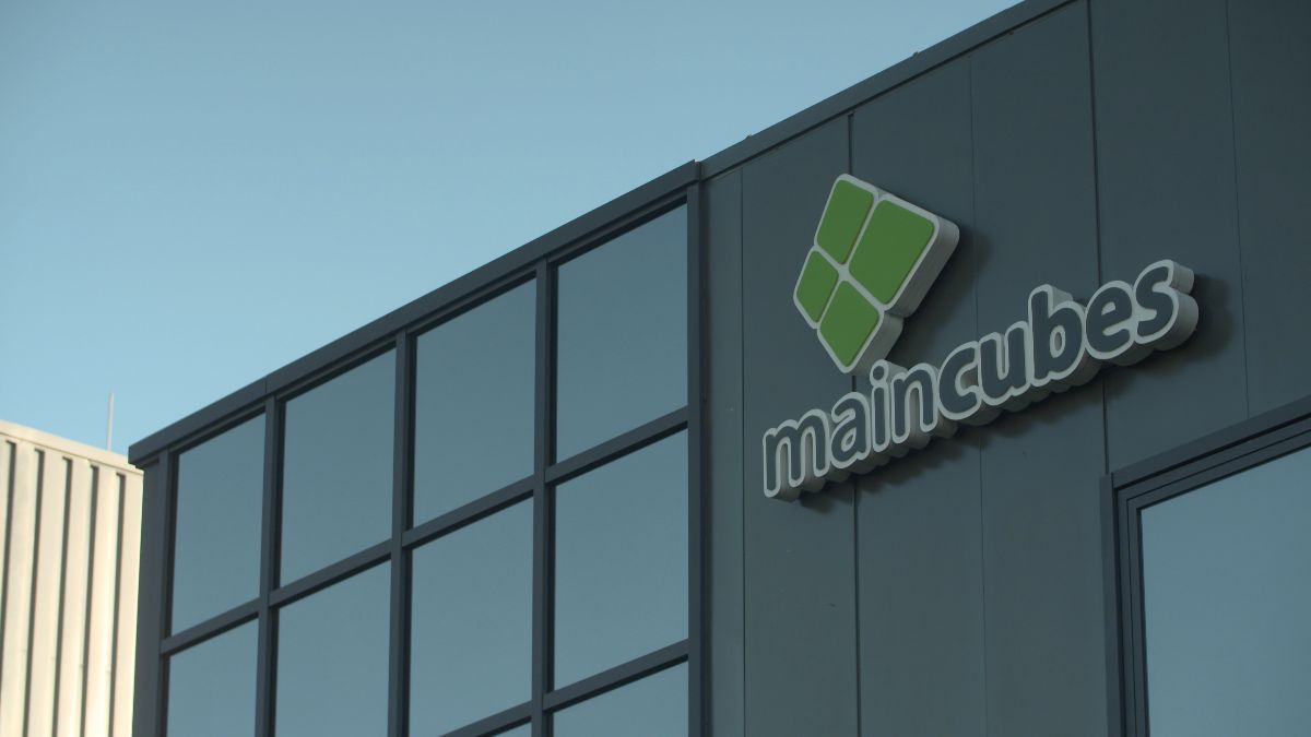 Maincubes builds an energy-efficient new data center.